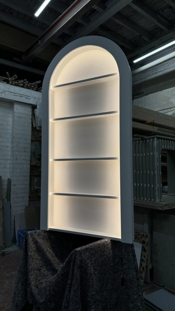 LED-Lit Curved Floating Wall Display Unit - Slimline | AUUNIQUE