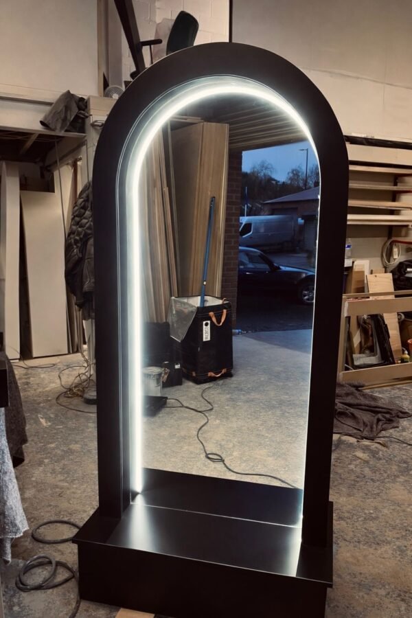 Black Free Standing Curved Mirror | Modern Full‑Length Design